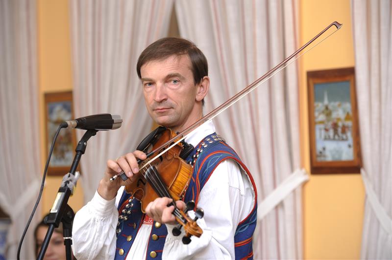 Traditional Folklore Night with Dinner, Dance and Wine