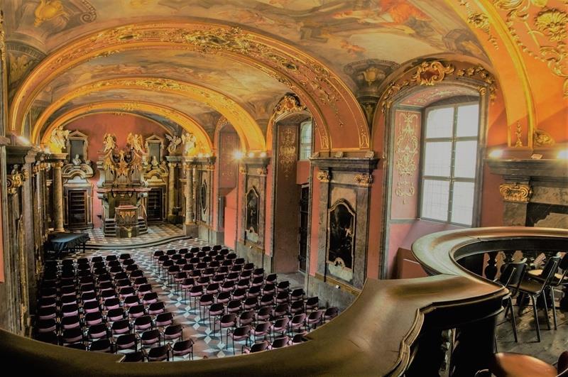 Classic Spectacular in Mirror Chapel